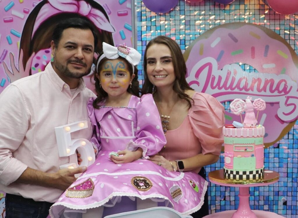 Julianna Muñoz Damm celebra 5 años con dulce fiesta - Perfiles