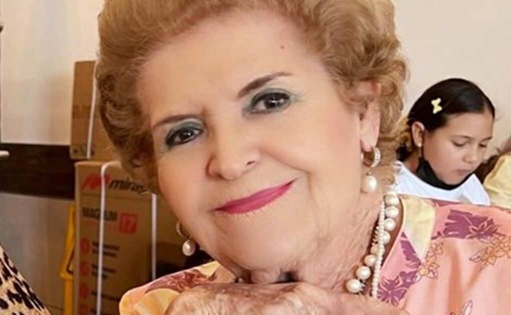 Felicitaciones y buenos deseos para Ofelia Ochoa de Guzmán - Perfiles
