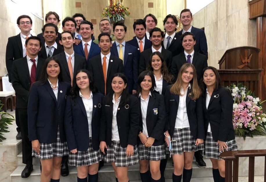 Graduación de preparatoria del Instituto Andes - Perfiles