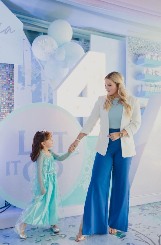 Encantadora cumpleañera Victoria Ontiveros Zazueta - Perfiles