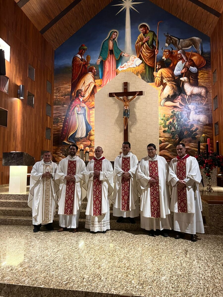 ¡Felicidades! Padre Esteban Robles por sus XX años consagrado al ...