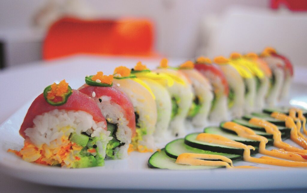 Arcoiris roll con un sabor agridulce le encantará a quien lo pruebe ...