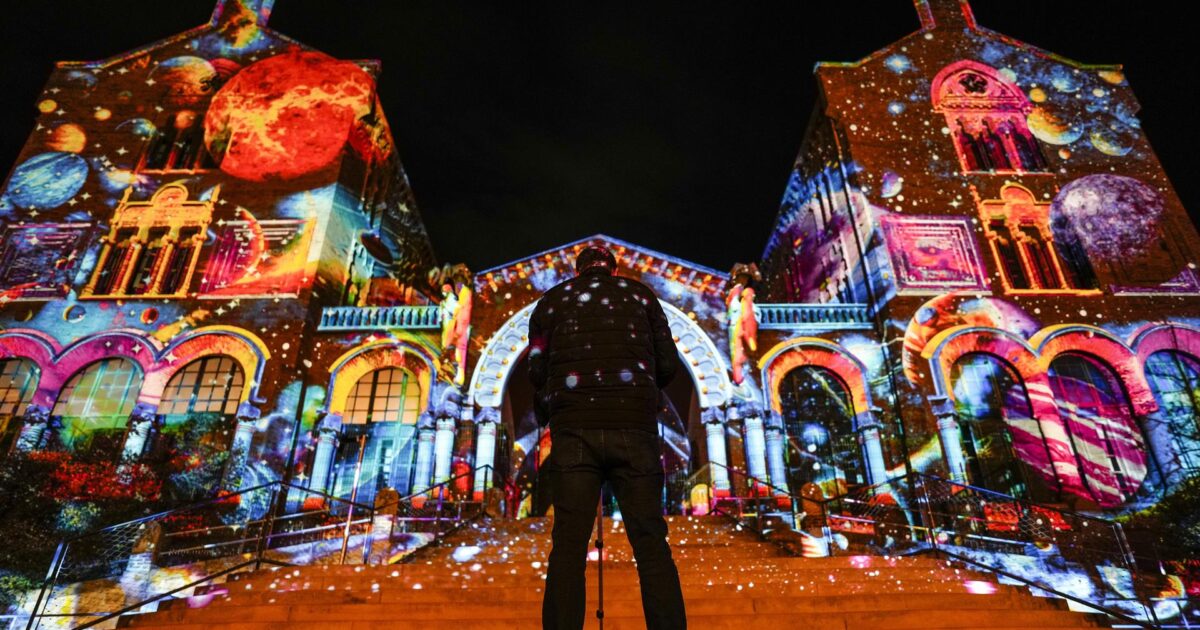 Barcelona se ilumina con estupendo espectáculo de Luces - Perfiles