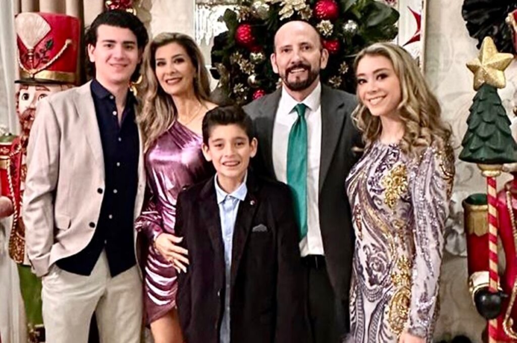 Los Serna Vázquez disfrutan reunión en familia y con amigos - Perfiles