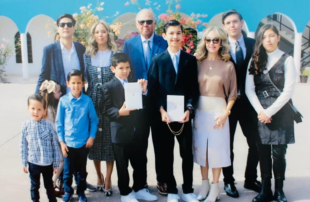 Juan Pablo y Javier Patricio Eng reciben a Dios en su corazón - Perfiles