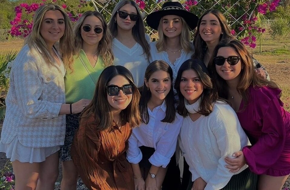 Santa Lucía Robles Félix festeja con amigos su cumpleaños 21 - Perfiles