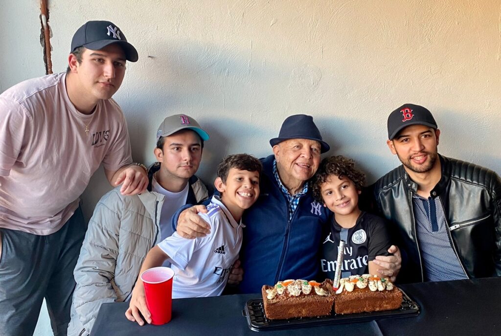 Reunión sorpresa de cumpleaños para Guillermo Falomir - Perfiles