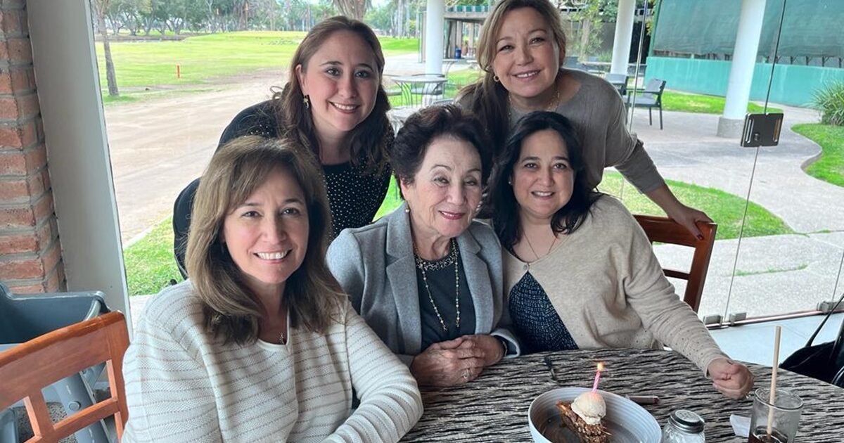 Ofelia Hallal de Ruiz disfruta excepcional día con su familia - Perfiles