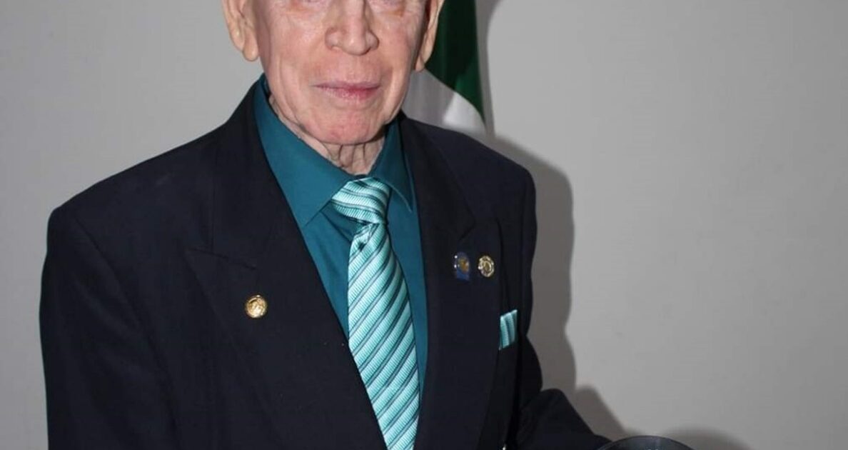 Miguel Ángel Gallegos recibe galardón por 38 años de trayectoria ...