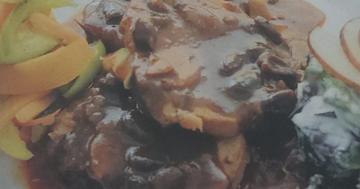 Pierna almendrada en salsa de guajillo con un gran sabor agridulce ...