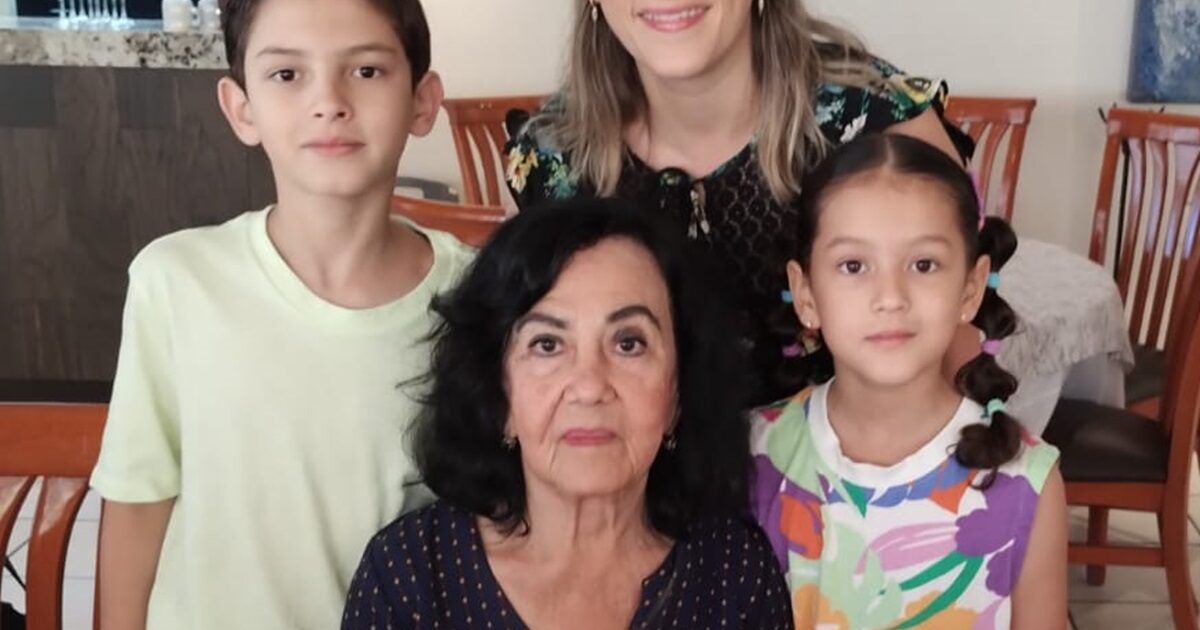 Otro festejo de cumpleaños para Beatriz Tavizón de Portugal - Perfiles