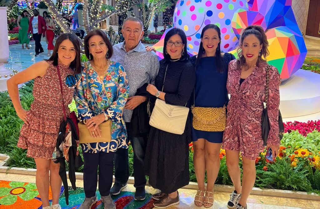Marisol Cadena Grijalva celebra 40 años en Las Vegas rodeada de su ...