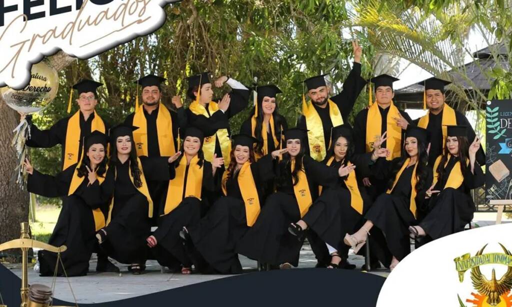 Fiesta de graduación de licenciados en derecho de la UAS - Perfiles