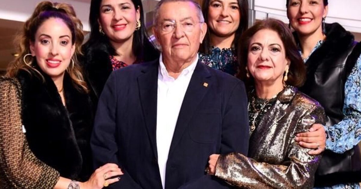 María Teresa Grijalva de Cadena celebra su cumpleaños en Alaska - Perfiles