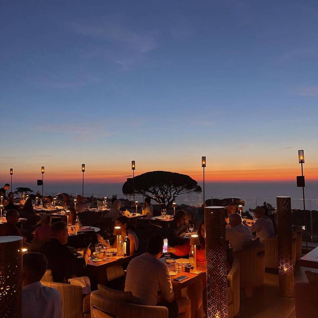 Andy Benavides y amigos en Capri - Perfiles